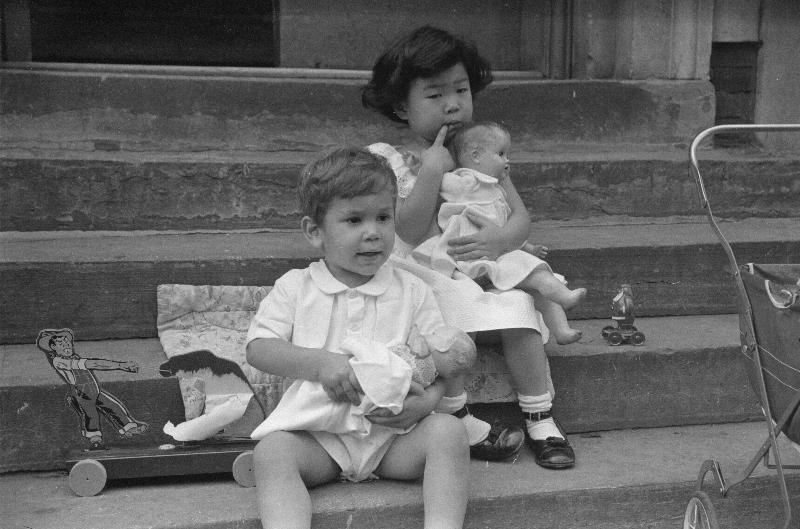 Online photography gallery showcasing the work of Ruth Orkin