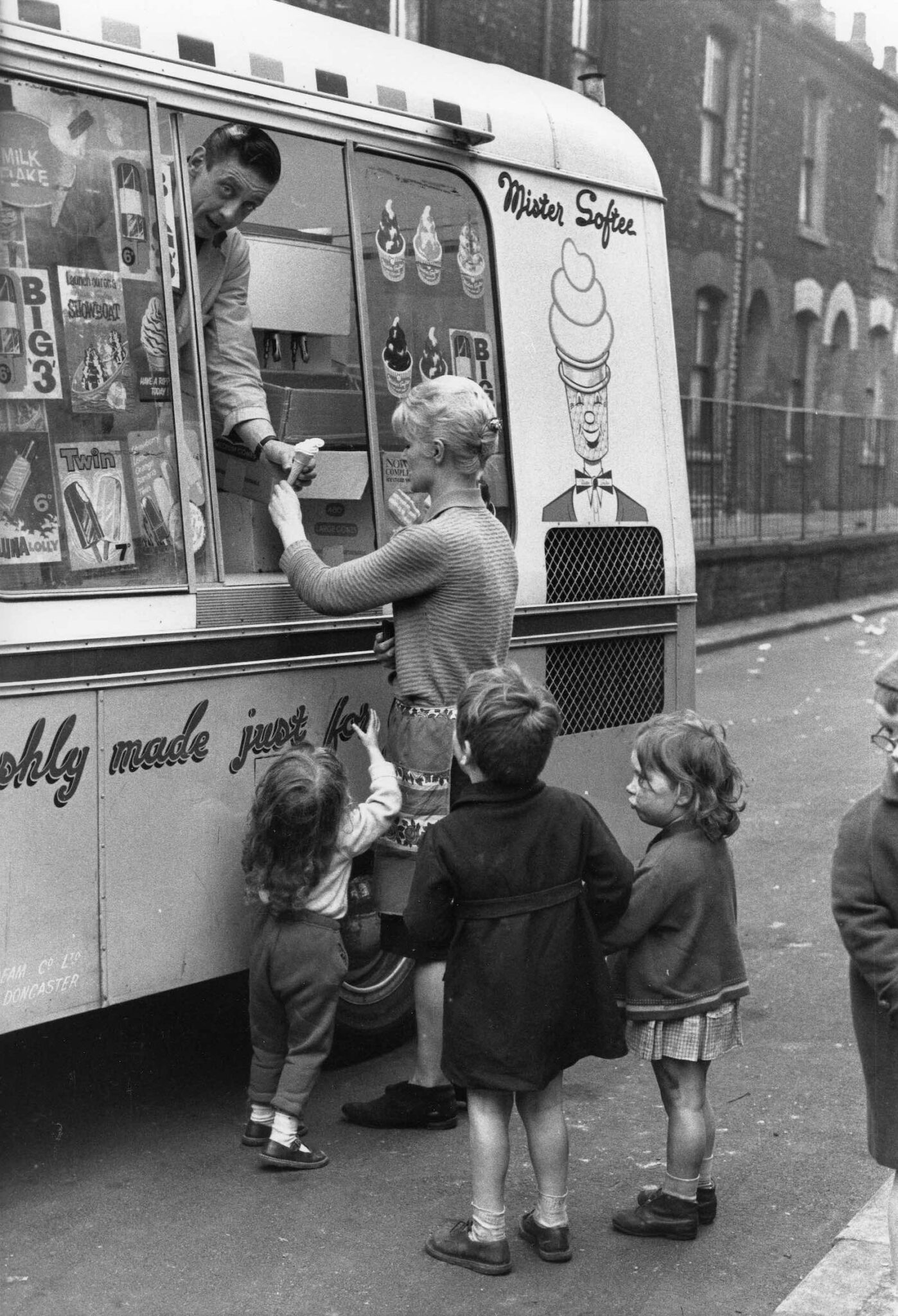 Shirley Baker British Street Photographer - Hundred Heroines